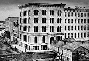 9.12. RAISING BUILDINGS TO THE NEW GRADE – Chicago Architecture History